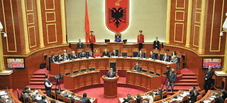 ΑΦΑΙΡΟΥΝ ΤΗΝ ΕΛΛΗΝΙΚΗ ΕΘΝΙΚΟΤΗΤΑ ΣΤΗΝ ΑΛΒΑΝΙΑ ΚΑΤΑΡΓΩΝΤΑΣ ΣΤΗΝ ΟΥΣΙΑ ...