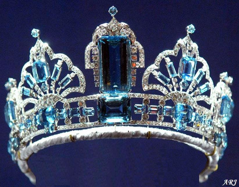 TOPTENFASHIONNEW: BLUE DIAMOND TIARA CROWN