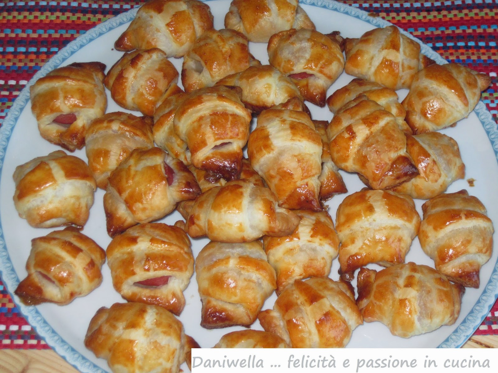 RUSTICI CON WURSTEL - RICETTA N° 90 | Daniwella Felicità e passione in ...