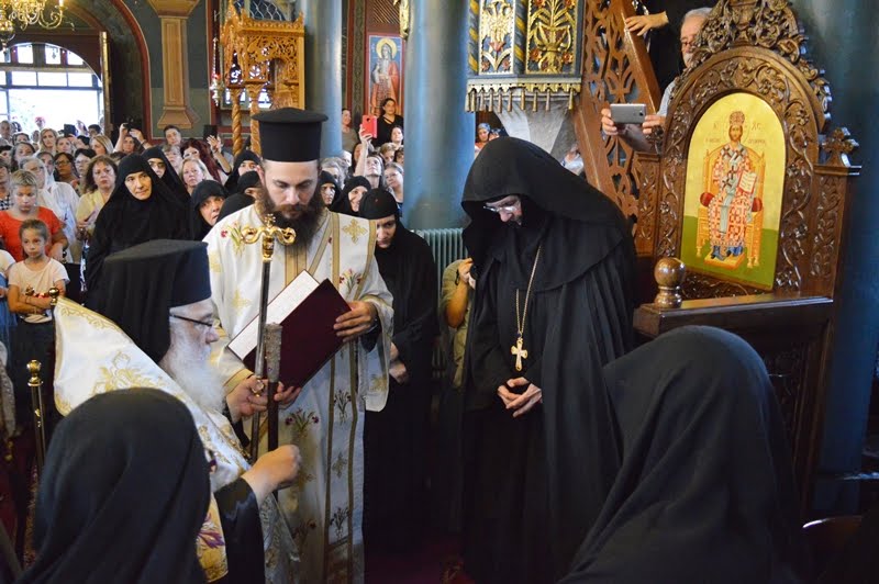 ΕΝΘΡΟΝΙΣΗ ΝΕΑΣ ΗΓΟΥΜΕΝΗΣ ΣΤΗΝ ΙΕΡΑ ΜΟΝΗ ΑΓΙΑΣ ΤΡΙΑΔΟΣ ΕΔΕΣΣΗΣ (PHOTOS ...