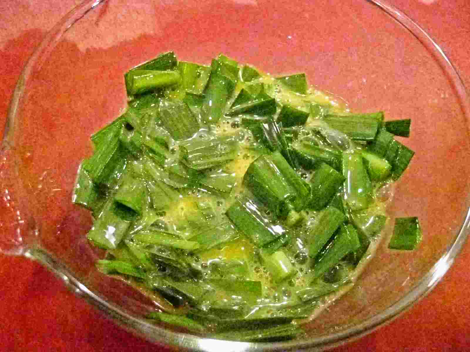 Recipes for Tom: Niratama misoshiru / miso soup with garlic chives and egg