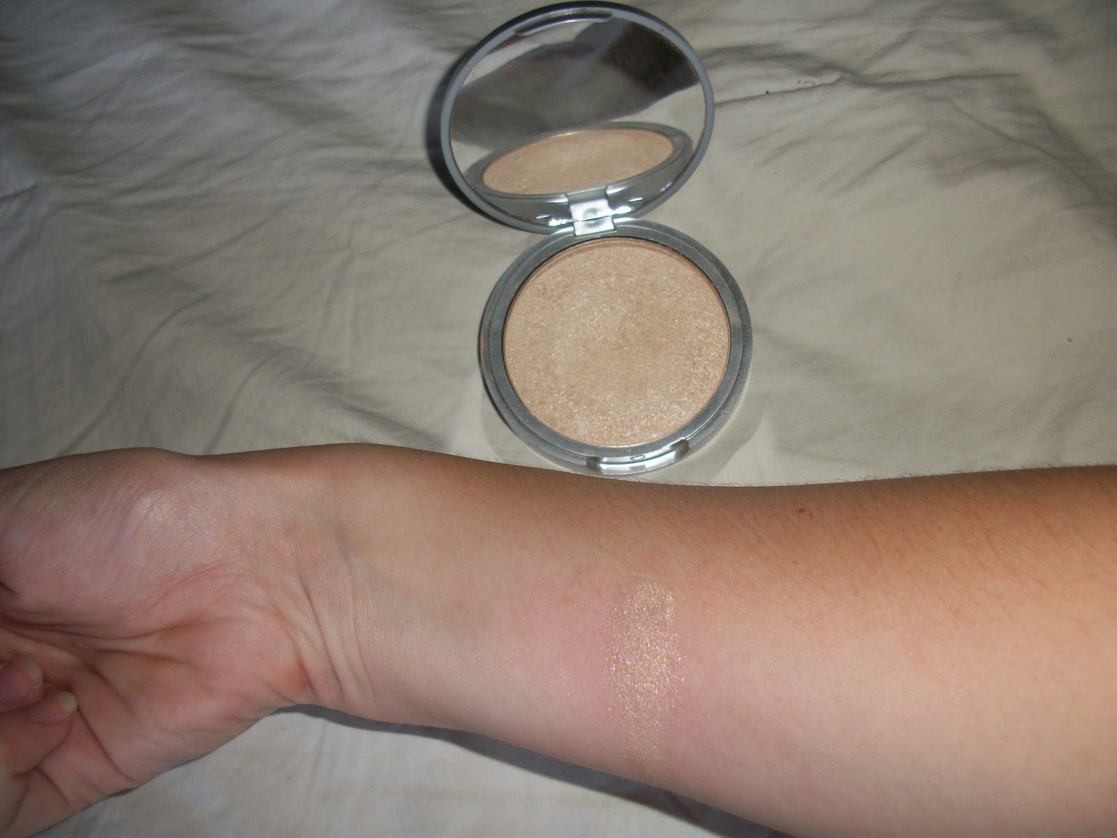 Lindsey Loo Looks: The Balm's Mary-Lou Manizer Review and Swatches