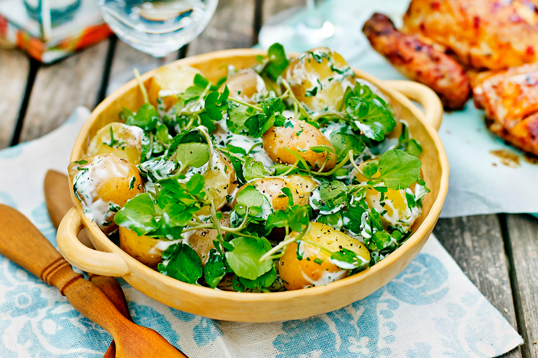 ENSALADA DE PAPAS, BERRO, AGUACATE Y TOCINETA