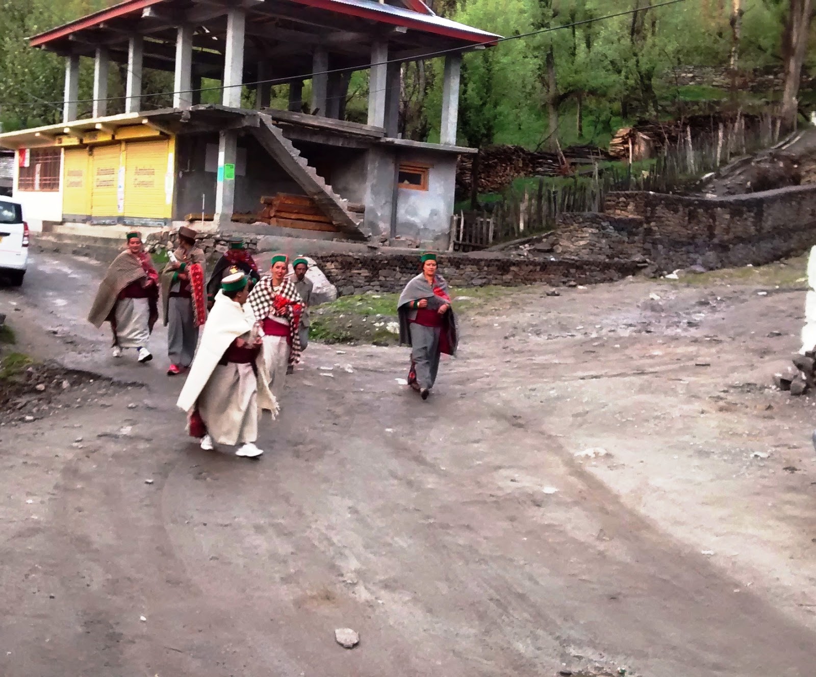 Vibrant India: Kalpa ..a complete guide to the mesmerizing hill station ...