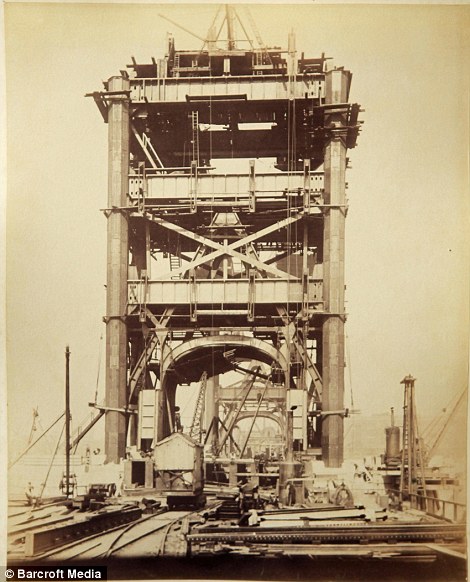 AS THEY WERE: PICTURES OF THE TOWER BRIDGE DURING CONSTRUCTION 1892