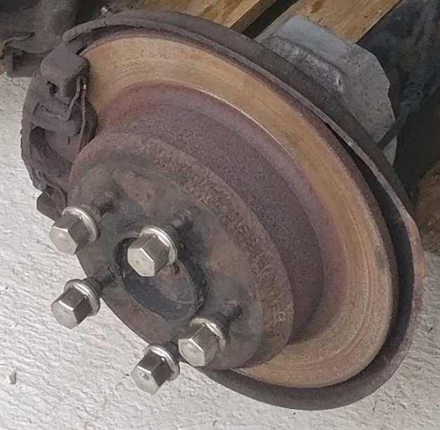 Richard's AK Cobra: Rear Hub Removal