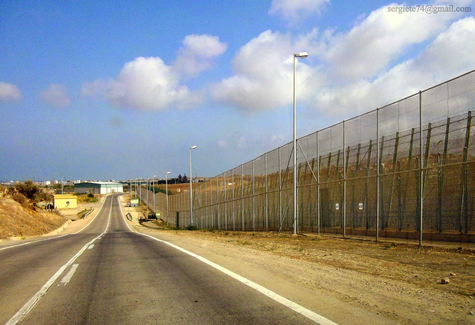 Investigar en tiempos extraños: Trabajo de campo (IV): la valla de ...