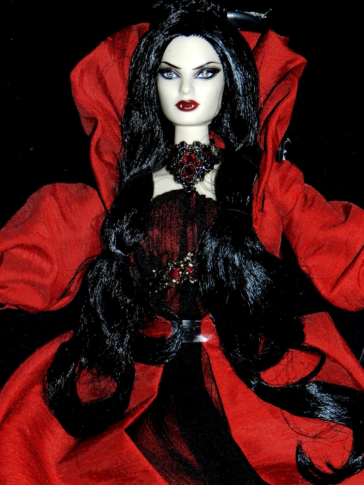 CONTOS DE VAMPIROS: Haunted Beauty Vampire Barbie Doll by Barbie ...