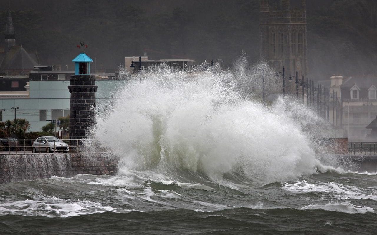 The Big Wobble : Deadly Storm Doris devastation: 100 mph winds as UK's ...