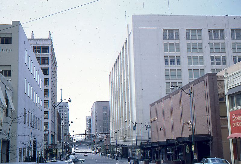 Earth In The Past: Color Photos That Show Streets of Seattle in the 1960s