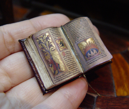 erickaV Miniatures: Big Batch of Miniature Books and a Giveaway