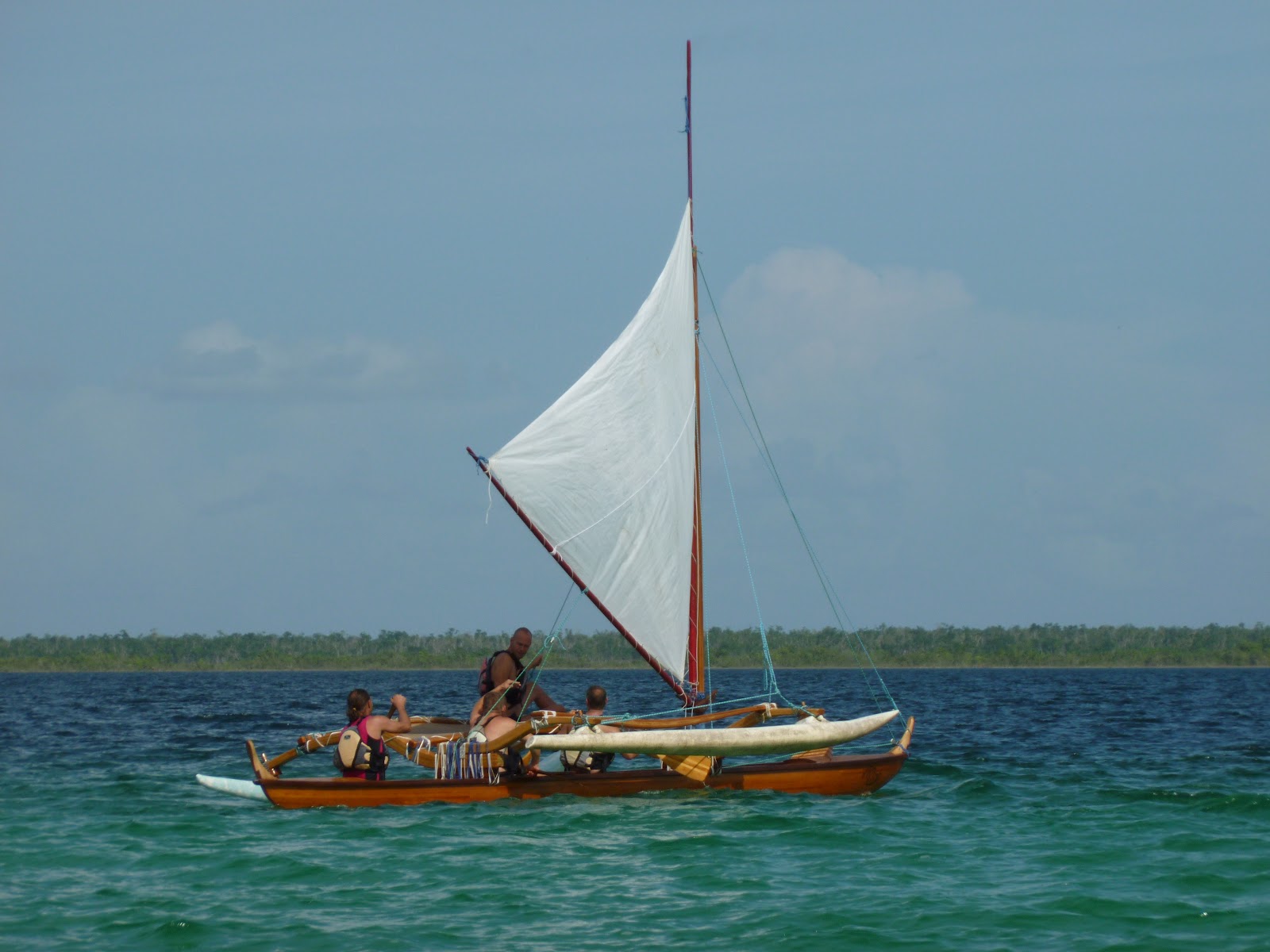 Bacalar: Hawaiian outrigger canoe