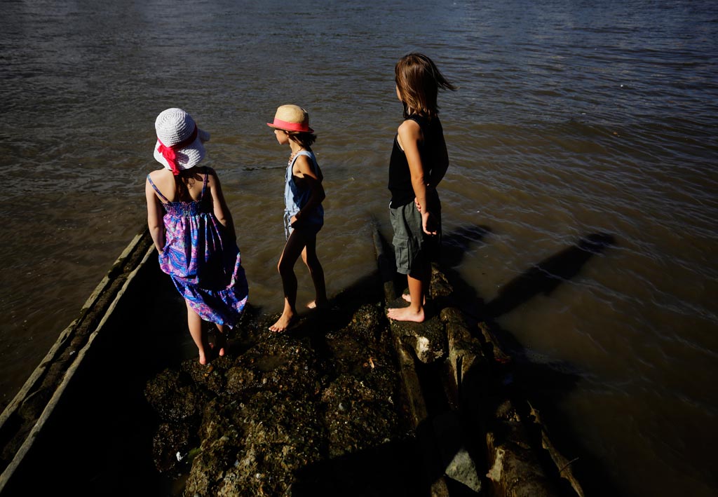 blog.kevincoombs.com: Children by the River Thames