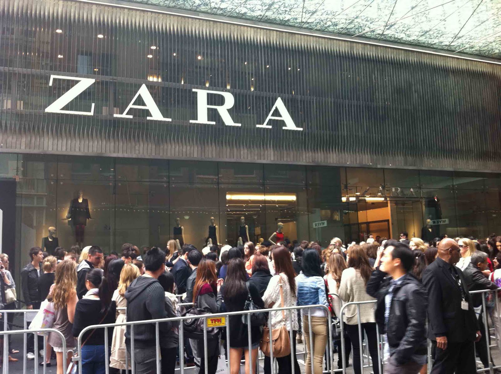 She Who Loves Shopping: April 2011