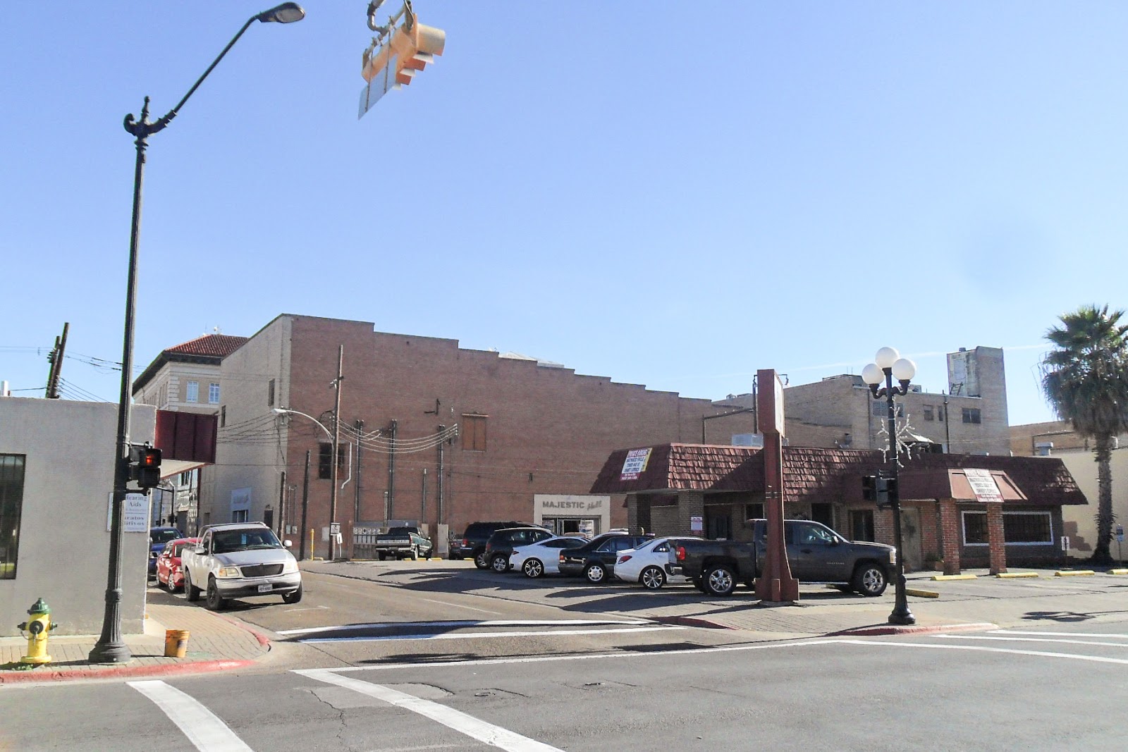 EL RRUN RRUN: IN BROWNSVILLE HOW THINGS CHANGE, YET REMAIN THE SAME