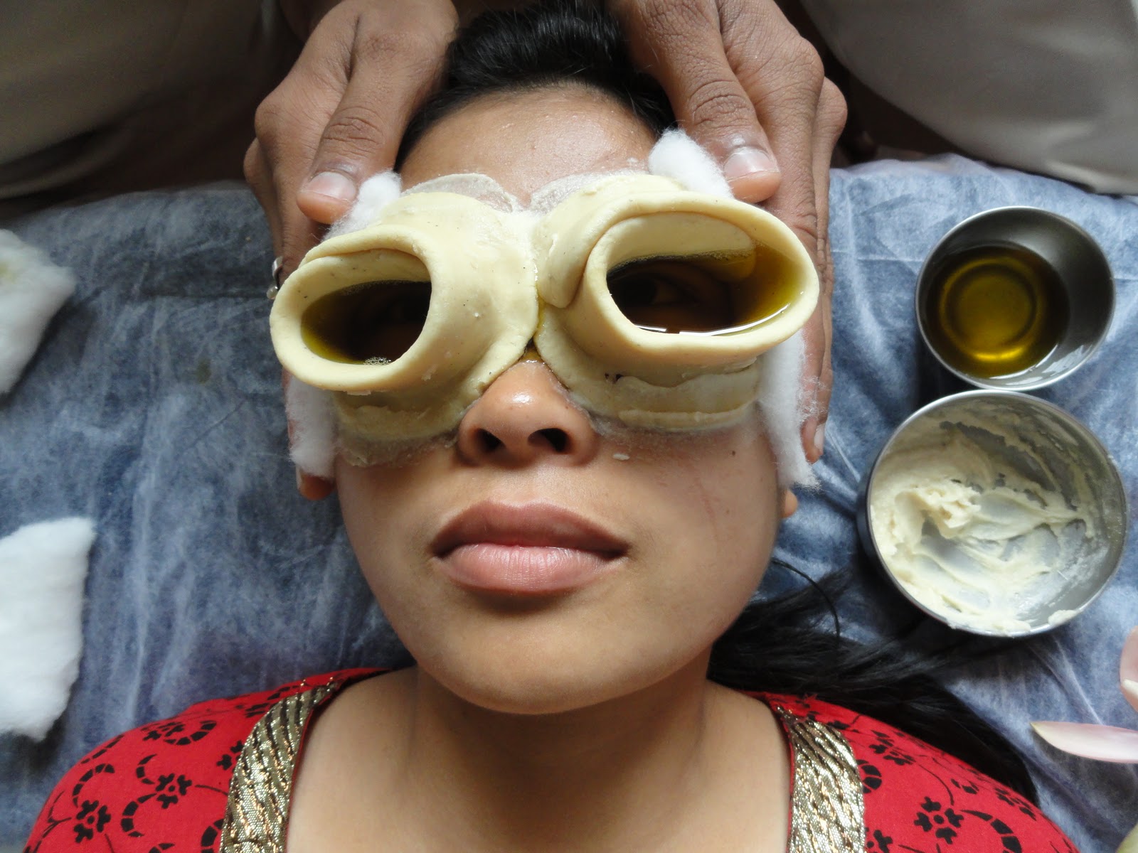 Sri Sri Netrajyoti: Eye Treatments