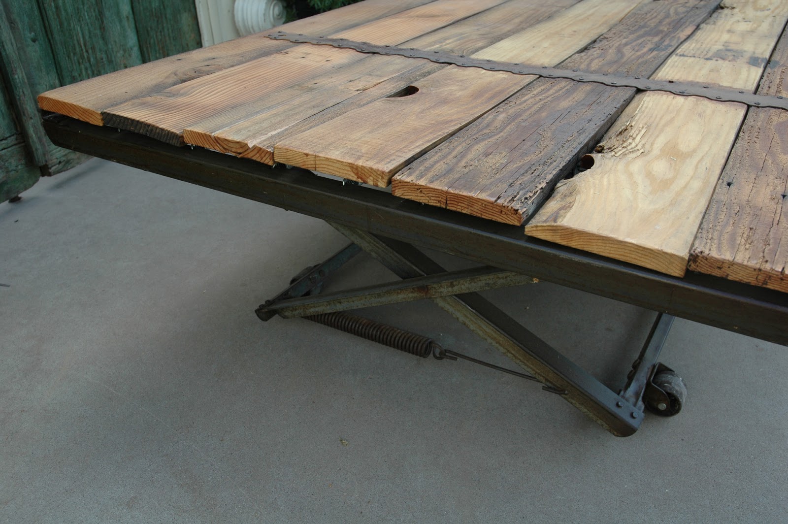 My Moon Vintage Home: Coffee Table made from Old Trundle Bed Frame