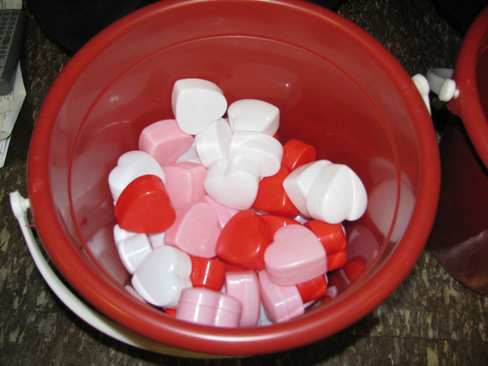 Carly's PE Games: PE Game - Hide and Seek Valentine Hearts