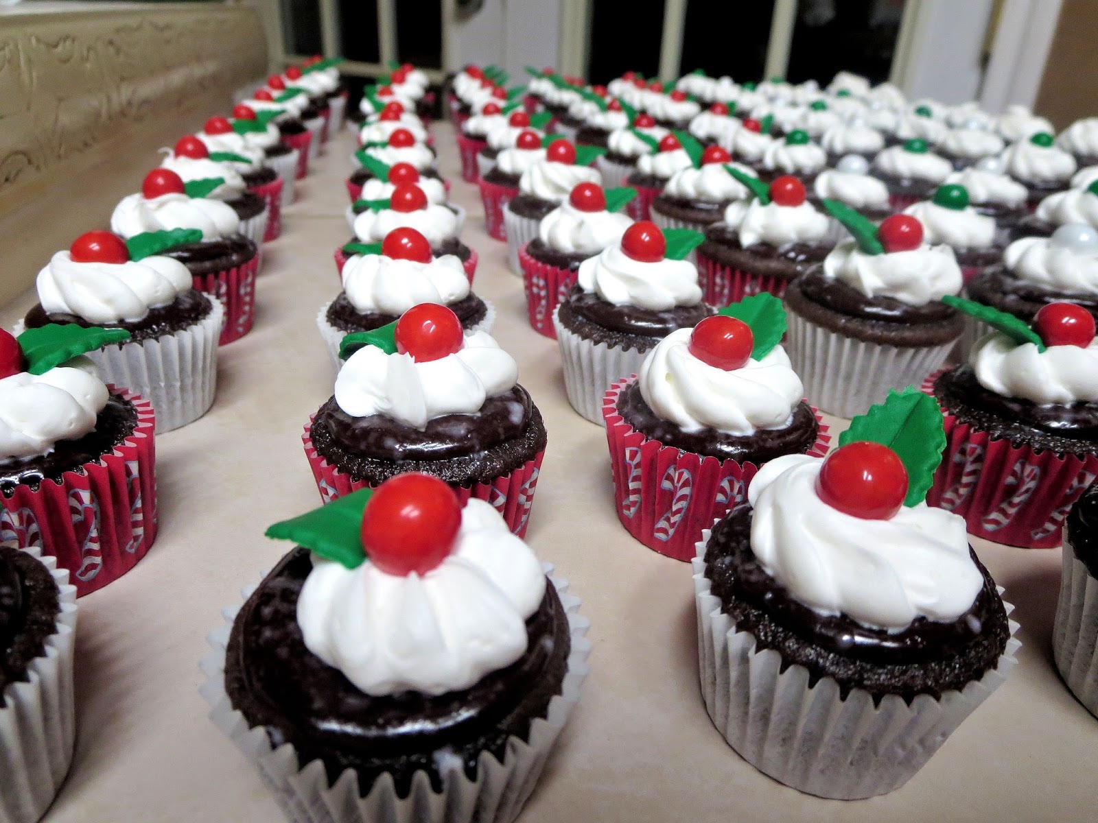 My Cake Corner: Christmas Chocolate and Peppermint Mini Cupcakes ...