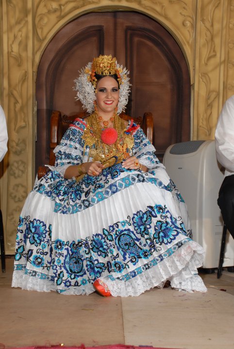 La Pollera de Panamá: FESTIVAL NACIONAL DE LA POLLERA 2010, ESTEFANIA ...