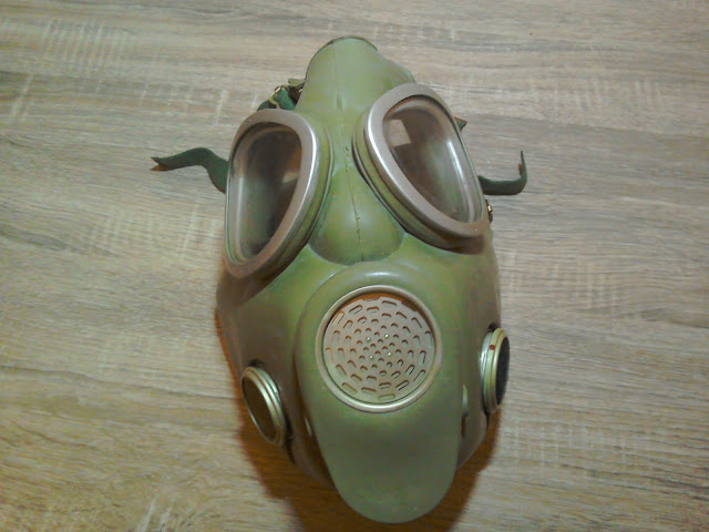 Mr. Aphoristic: Polish MP4 "Bulldog" Gas Mask