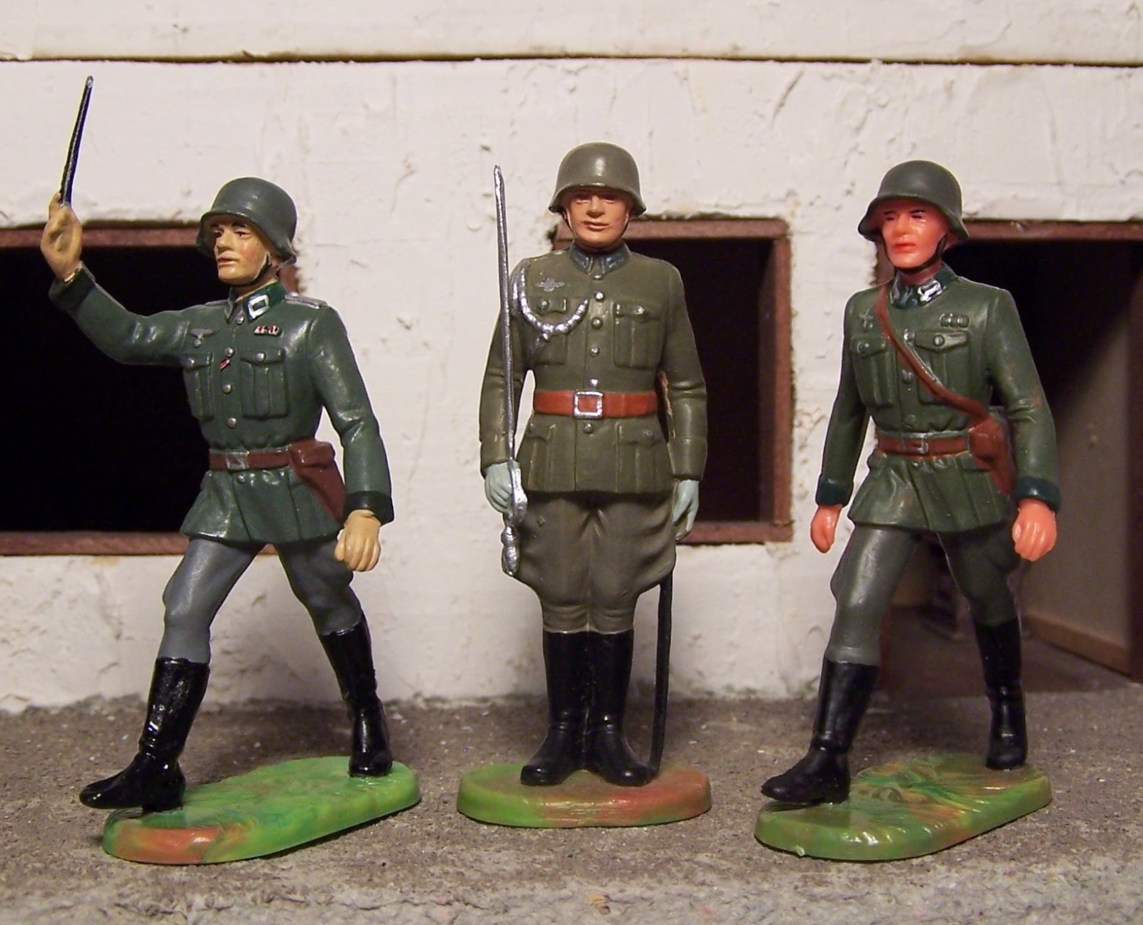 WWII Plastic Toy Soldiers: Elastolin - Toy Soldiers