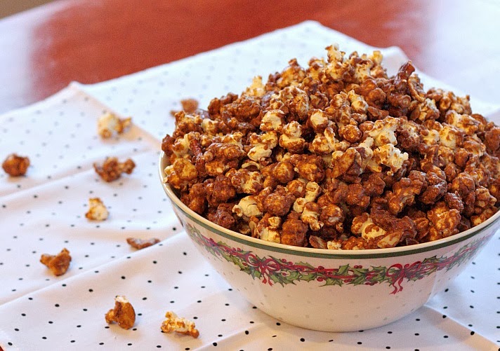Gingerbread Caramel Corn - Apple A Day