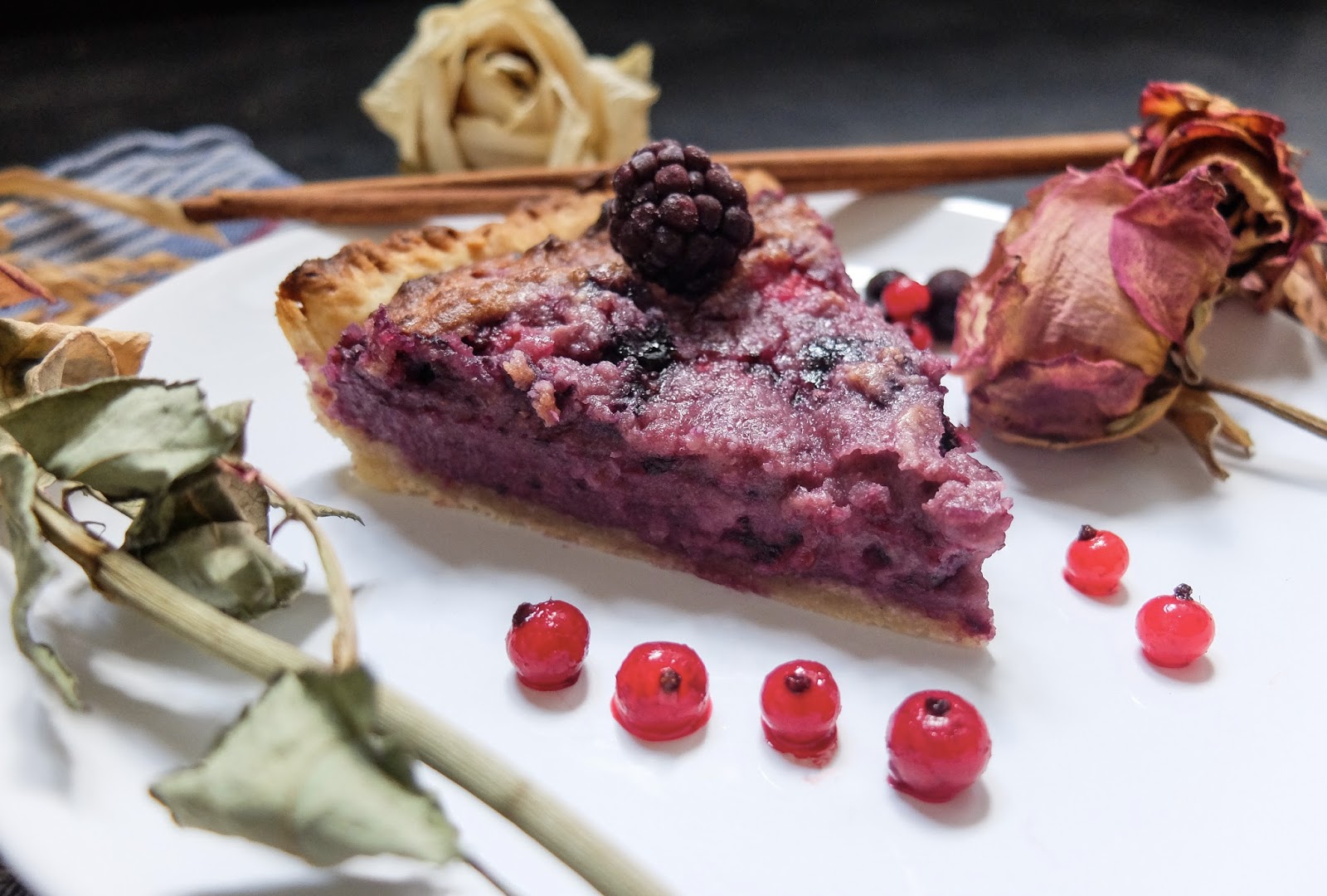 Rainbowdrache : Tarte fruits rouges & frangipane (vegan)