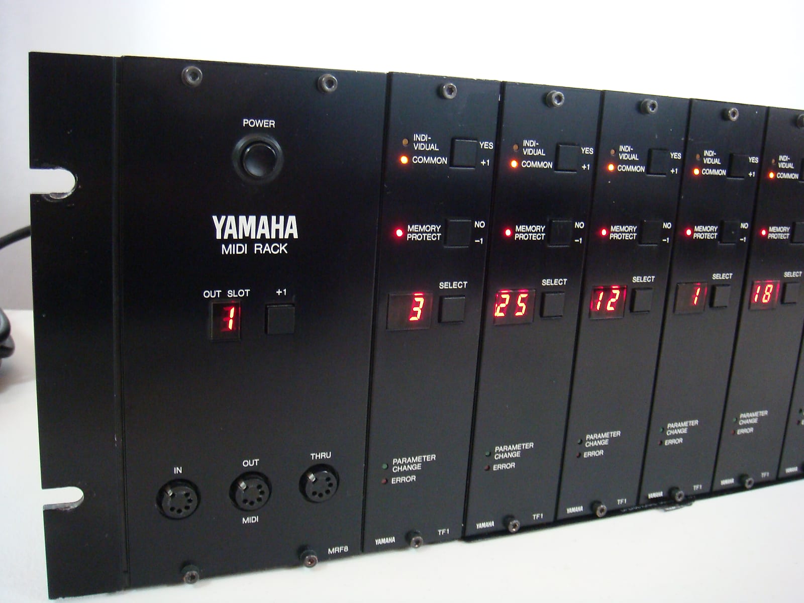 MATRIXSYNTH: Yamaha TX816 FM Synthesizer - 8 DX7's in a Rack