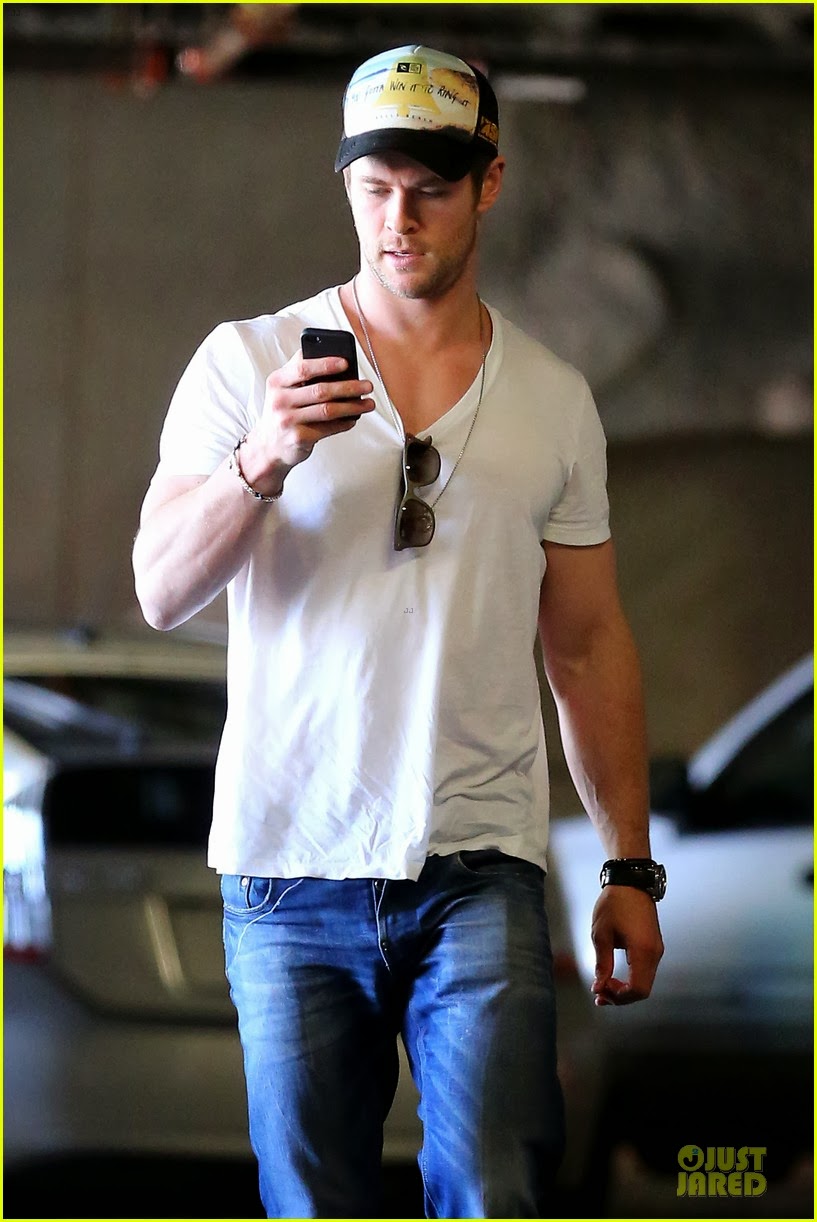 Celeb Diary: Chris Hemsworth at Bed, Bath and Beyond in Santa Monica