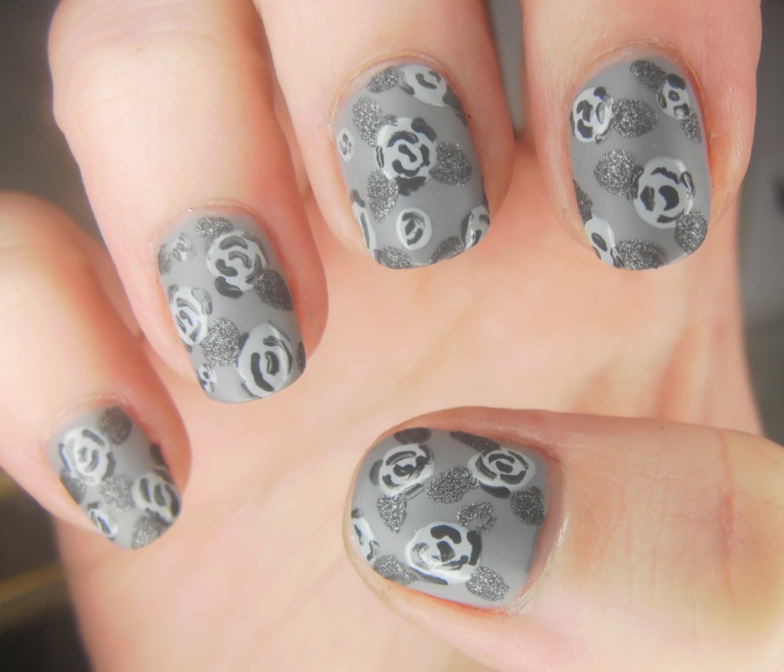 SpecialGirl Nails: Grey Roses