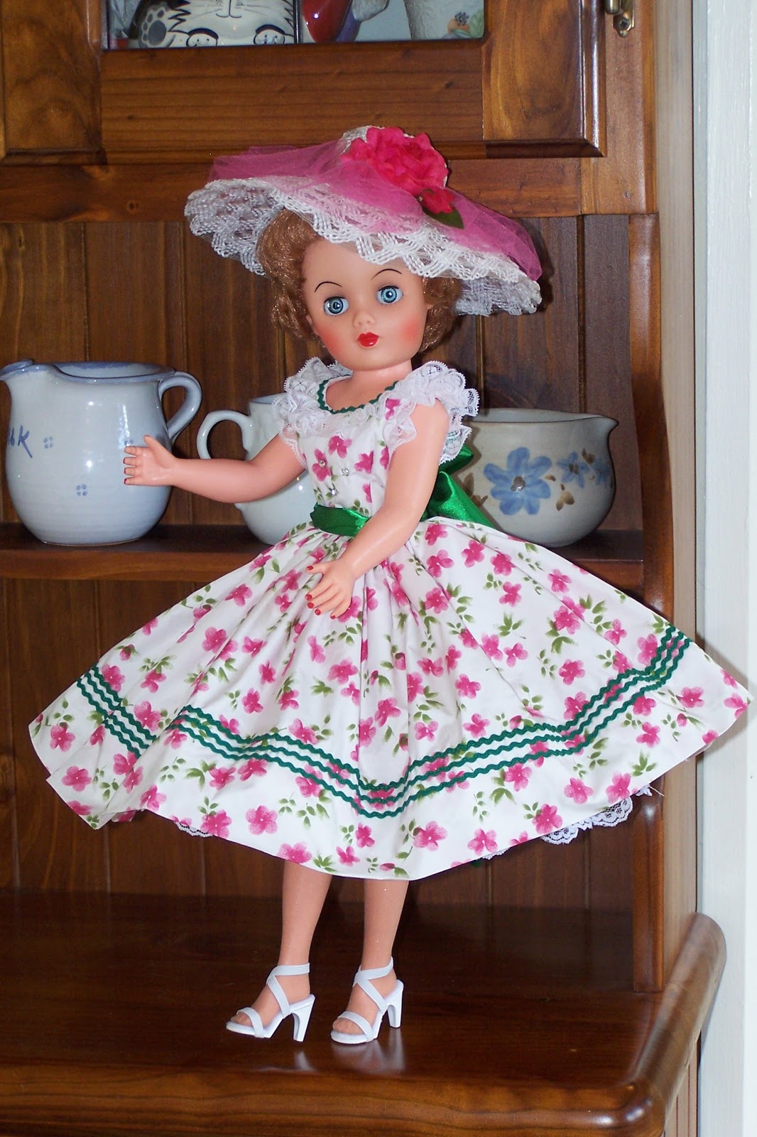 Lizzie's Arty Crafty 'n Dolls: Dolls! A New Dress & Hat for a 1950's ...
