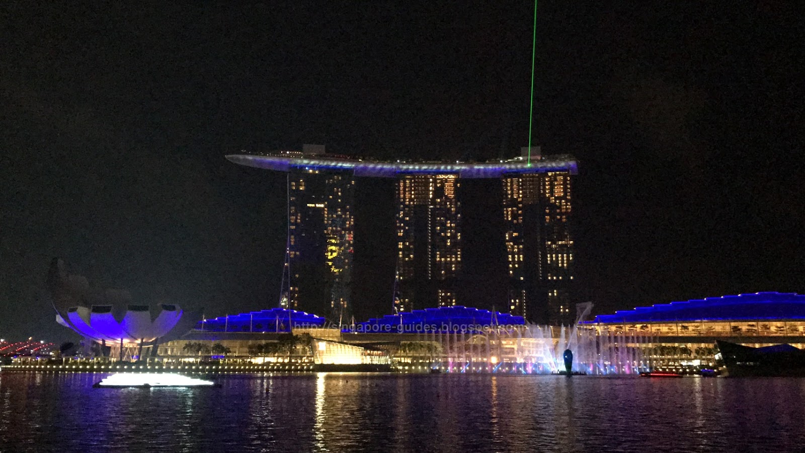 การแสดง MBS Wonder Full – Light & Water Spectacular