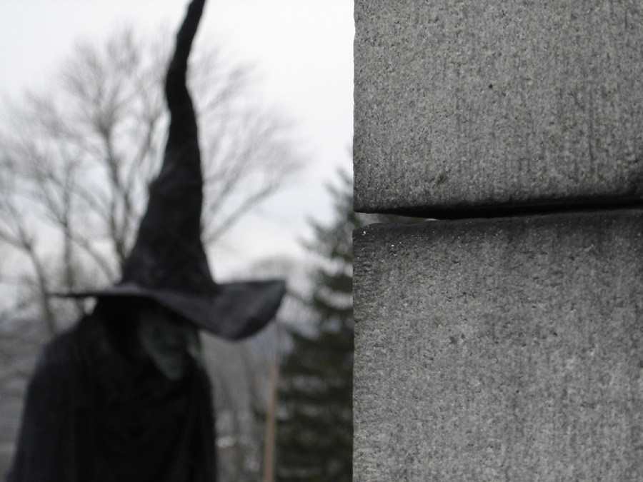 PUMPKINROT.COM: The Blog: Crypt Witch