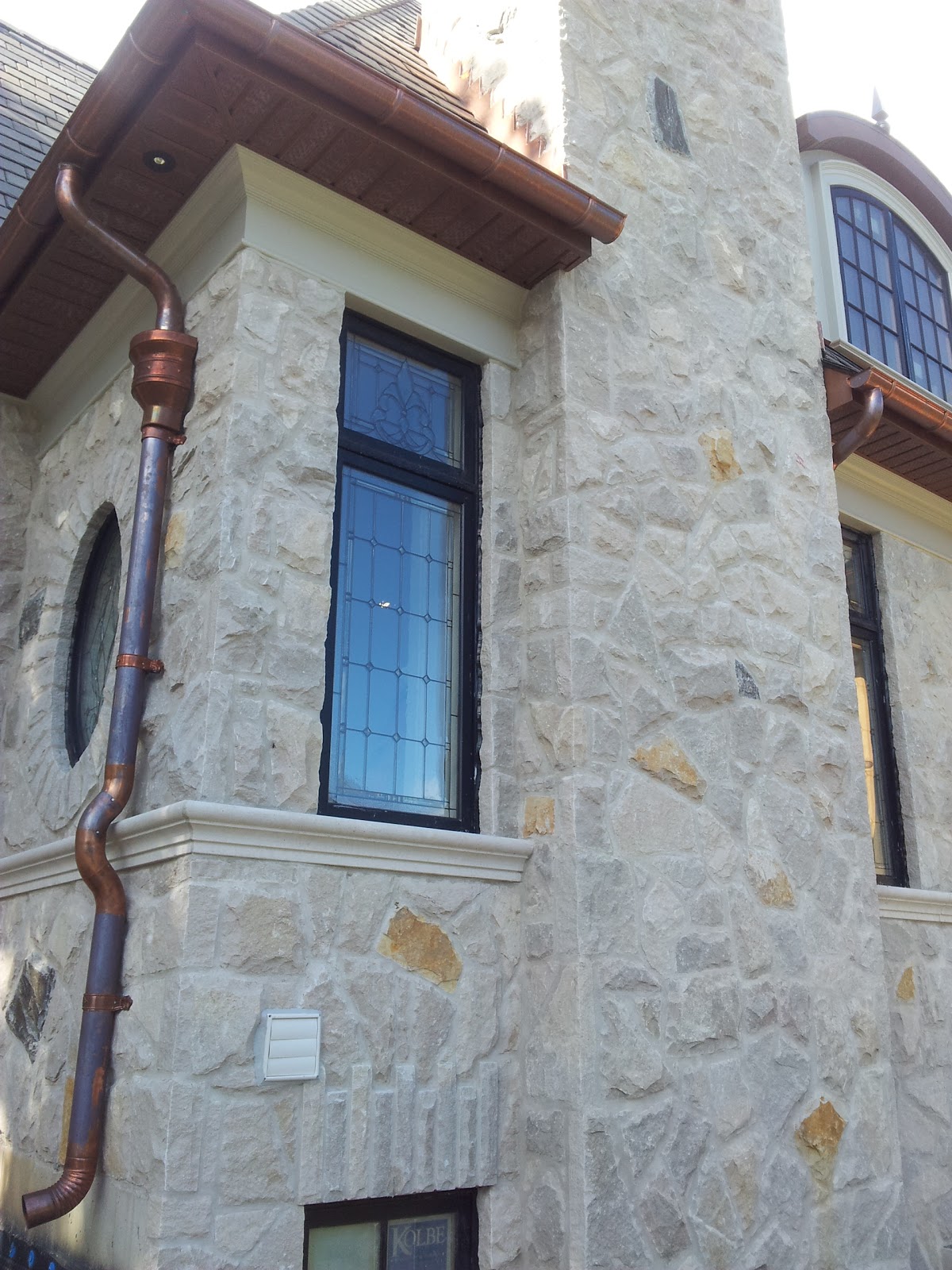 Glassworks Studio: And an exterior pic...of the leaded casements and ...