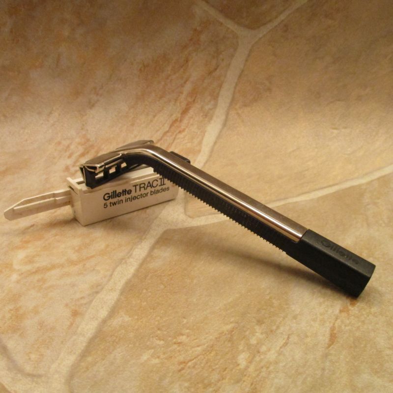 Jayaruh Shaving: Gillette Twinjector Razor