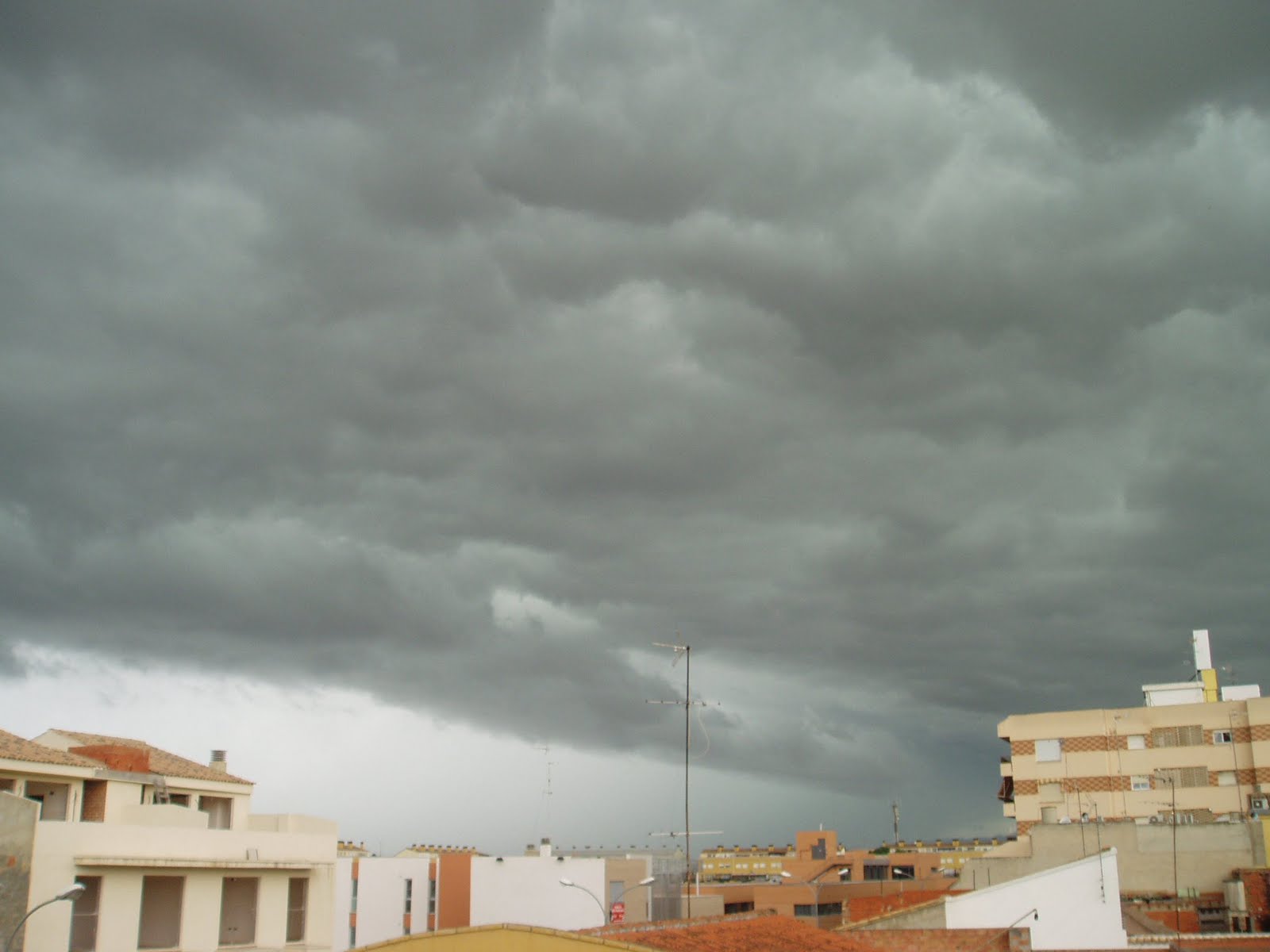 TiempoValencia: La línea de turbonada en Valencia. 7-5-2011
