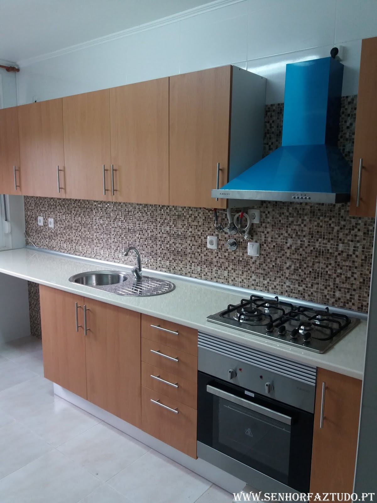Montagem de uma cozinha Max Mat na Póvoa de Santa Iria