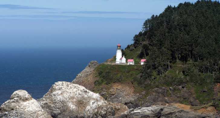 Seeks Ghosts: Oregon’s Heceta Head Lighthouse
