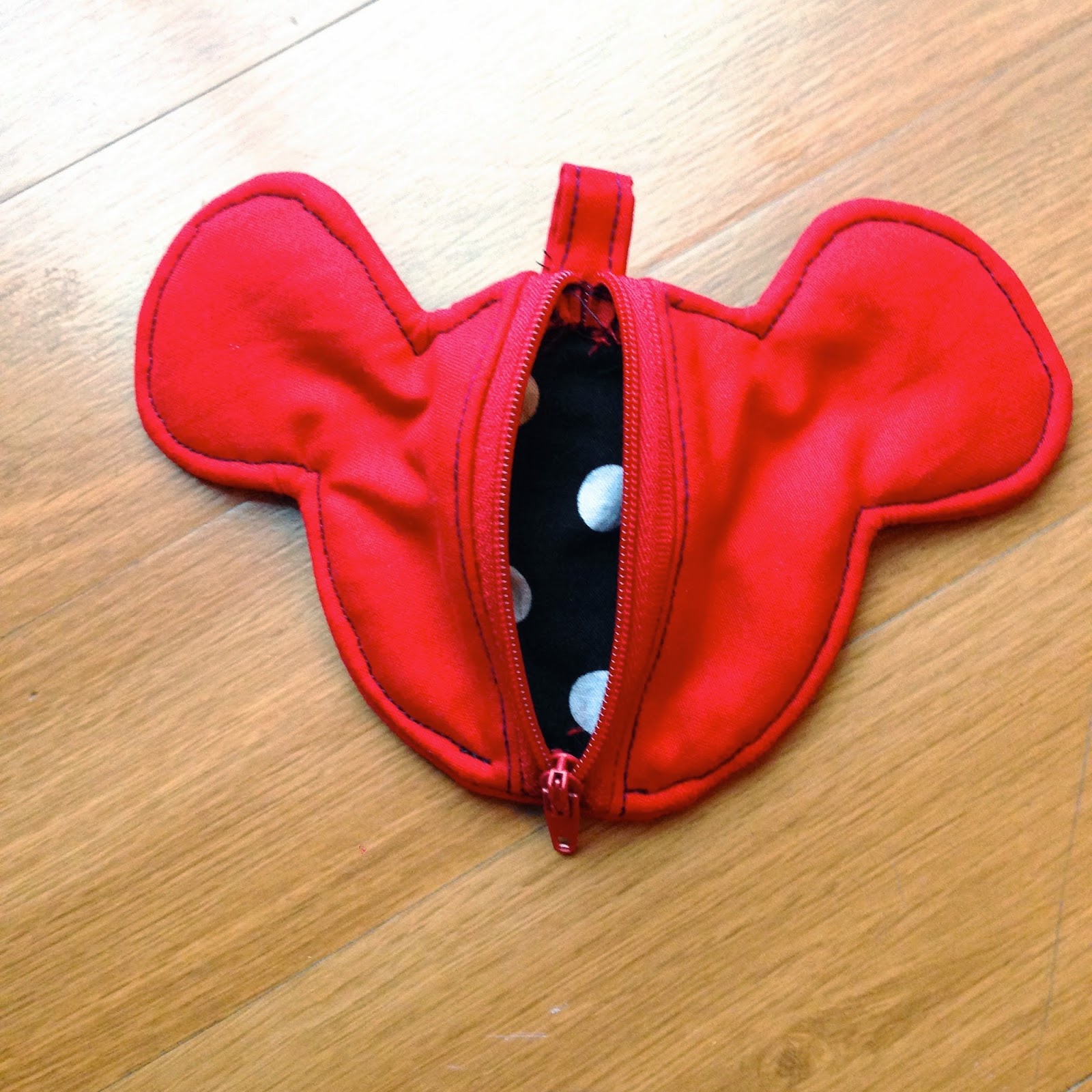 Merryweather's Cottage: DIY Small Zippered Mickey Mouse Pouch