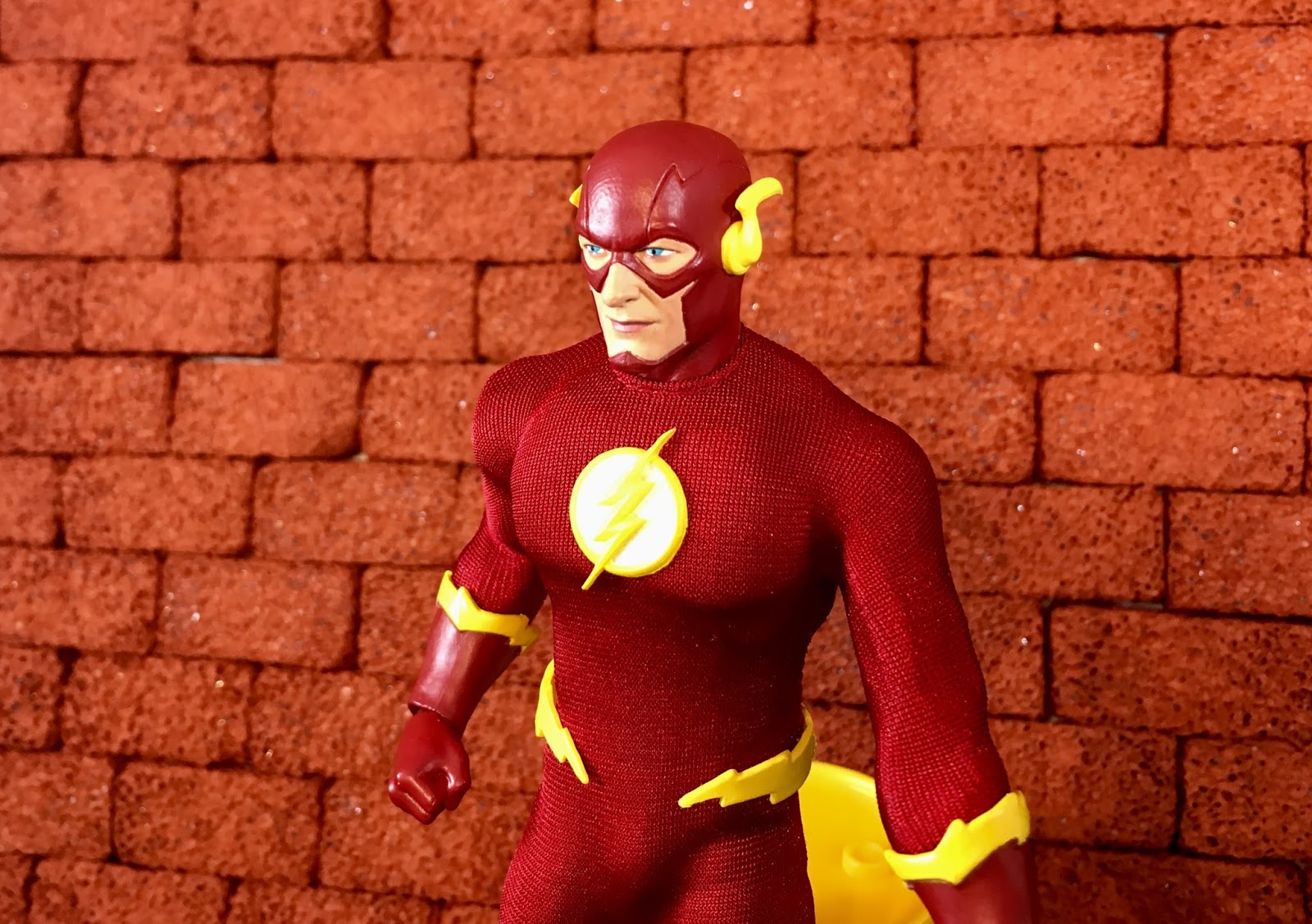 CobraShadowJoes: Mezco Toyz One:12 Collective Flash Figure Review
