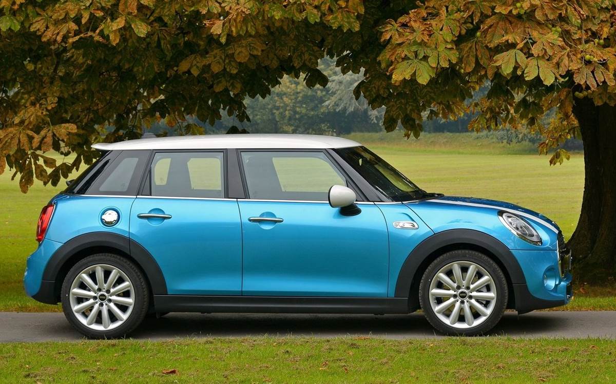 MINI Cooper 5 portas: preço parte de R$ 54.600, na Inglaterra