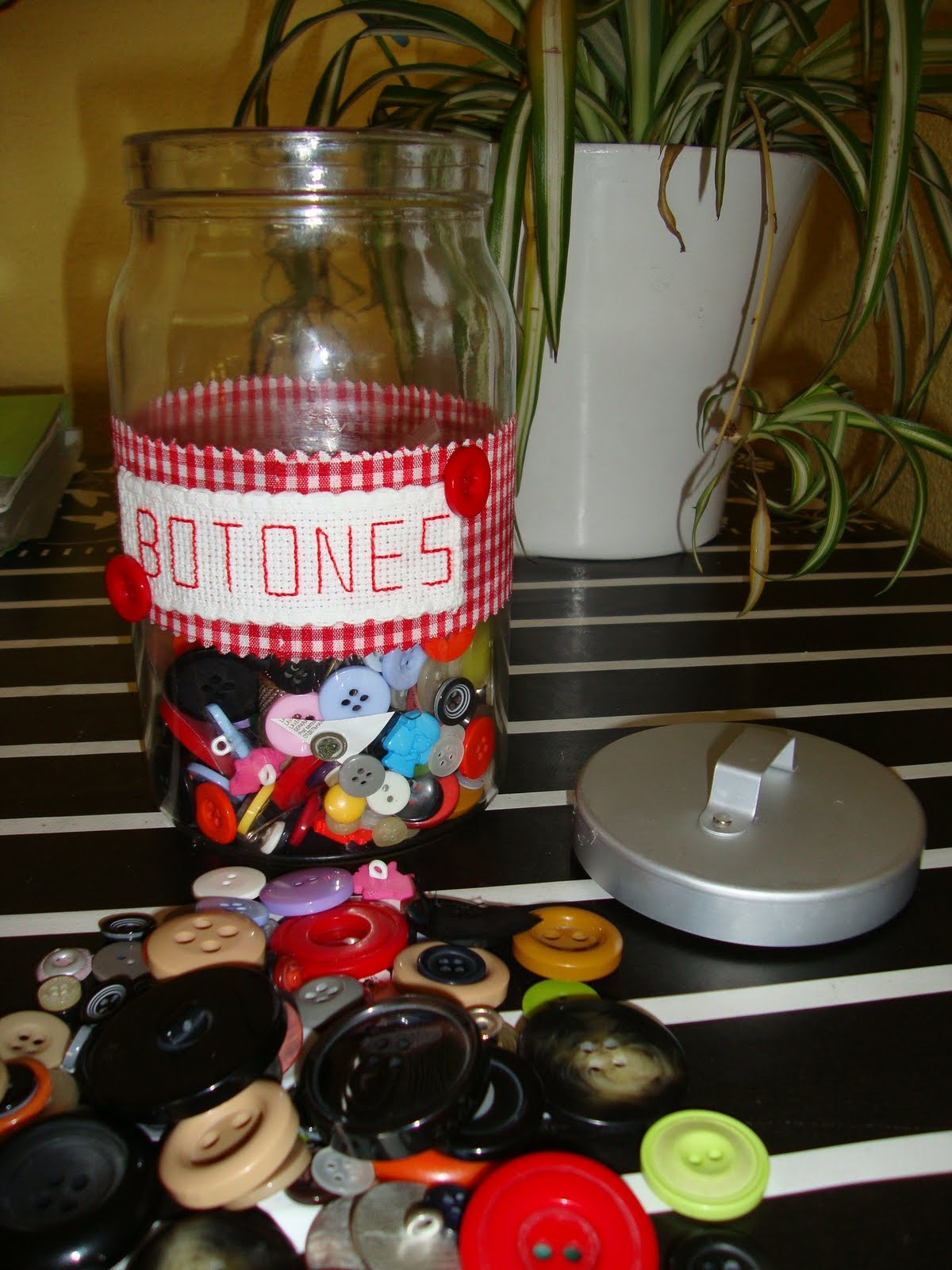 mundypatchwork: BOTE PARA BOTONES