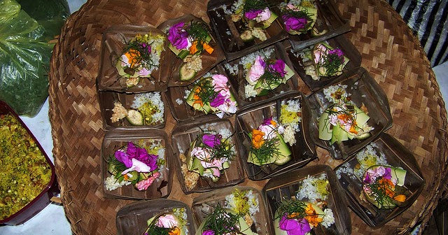 Wallpaper Nusantara: Sajen Bali Baki