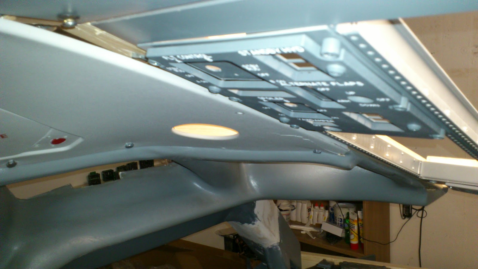 Boeing 737-800NG Fullsize Homecockpit: Boeing Overhead assembling Part 2