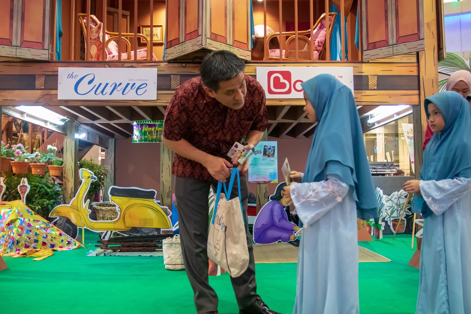 Play And Experience Nostalgia Childhood Kampung Traditional Games At ...