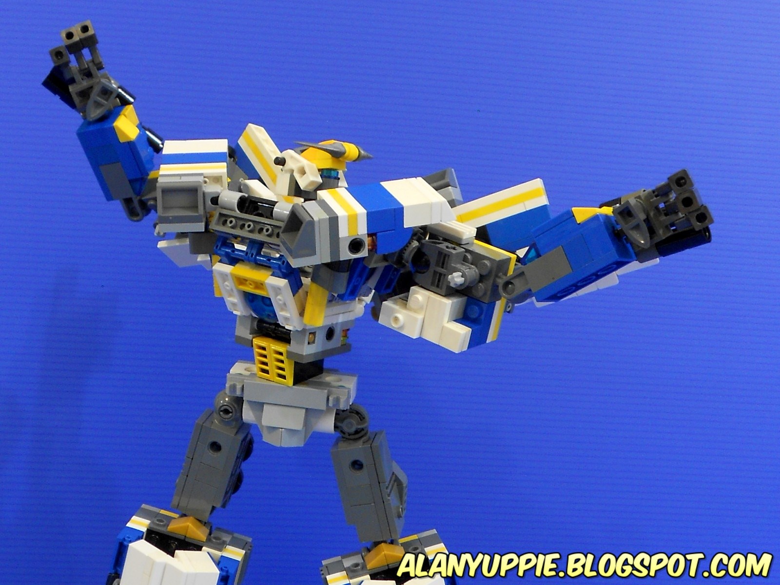 Alanyuppie's LEGO Transformers: LEGO Triple Changer Railrazor Part 2 of ...