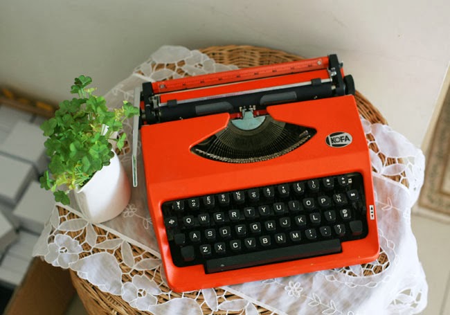 Typecasting in China: HERO typewriters