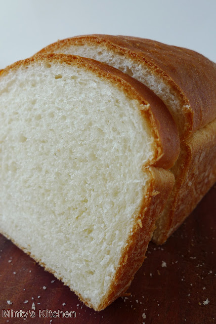 Minty's Kitchen: White Sandwich Loaf