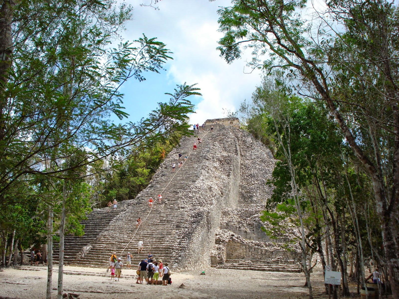 EXCURSIÓN A LA ZONA ARQUEOLÓGICA DE COBÁ, RIVIERA MAYA